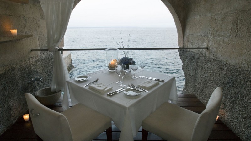 Cena Romántica Frente al Mar para dos en Hospes Maricel & Spa, Mallorca ...